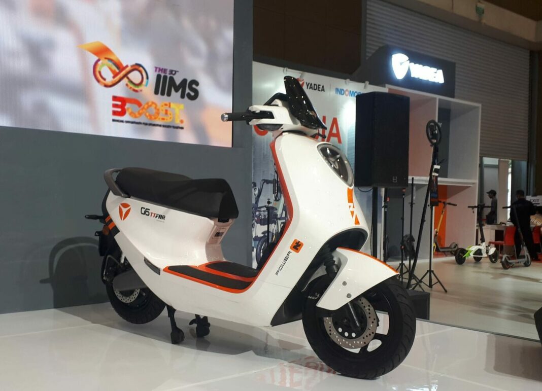 Melongok Sepeda Motor Listrik Adora di IIMS 2025, Banyak Pengunjung ...