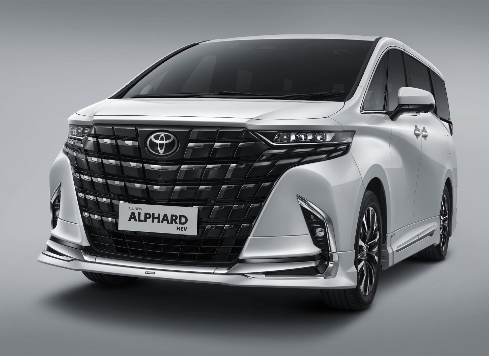 Tak Cuma di Indonesia, di Jepang Penjualan Toyota Alphard Juga Ambles ...